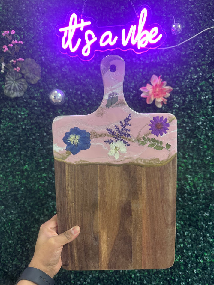 Resin Class: Pick your board & add real pressed flowers. – Resin Vibes