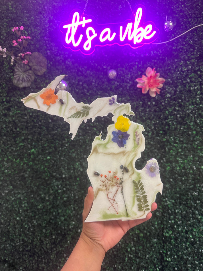 Resin Class: Floral Michigan wall art – Resin Vibes